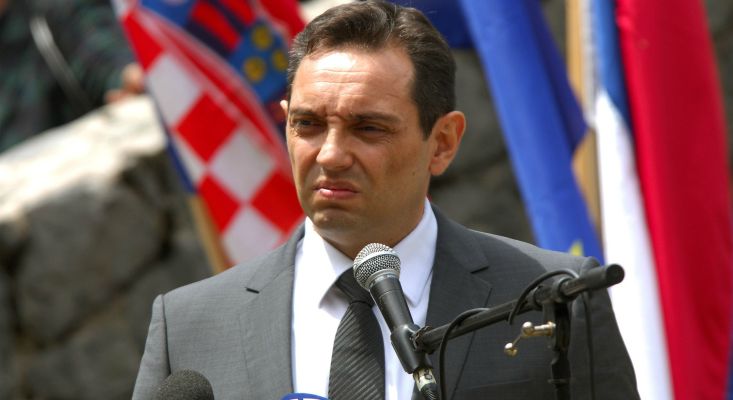 Ministar obrane Srbije Aleksandar Vulin najavio štrajk glađu Ministar obrane Srbije Aleksandar Vulin najavio štrajk glađu