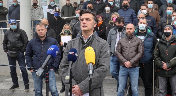 Čovjek koji u Zagrebu vodi prosvjed ima plaću 56.000 kn! Kaže da je pod ...