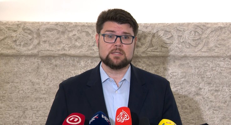 Grbin o lažnoj diplomi: Supruga i ja smo zapanjeni, ona je u groznoj ...