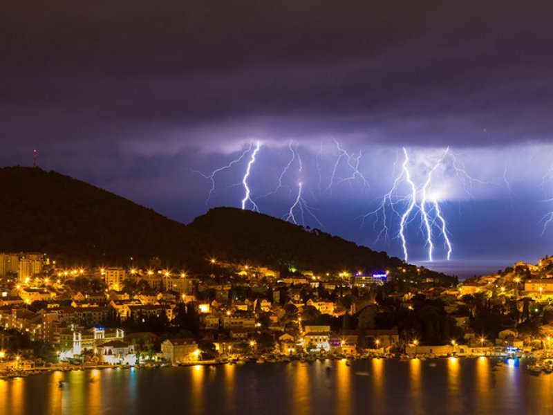 Zbrka oko izraza: Trebamo li se bojati udara munje ili groma?