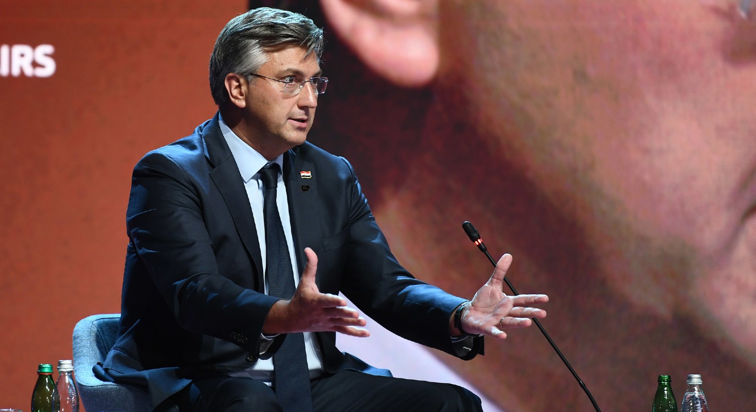 Plenković: “Oporba pjeva pjesmice i želi srušiti Vladu. Uključen je i ... Plenković: “Oporba pjeva pjesmice i želi srušiti Vladu. Uključen je i ...