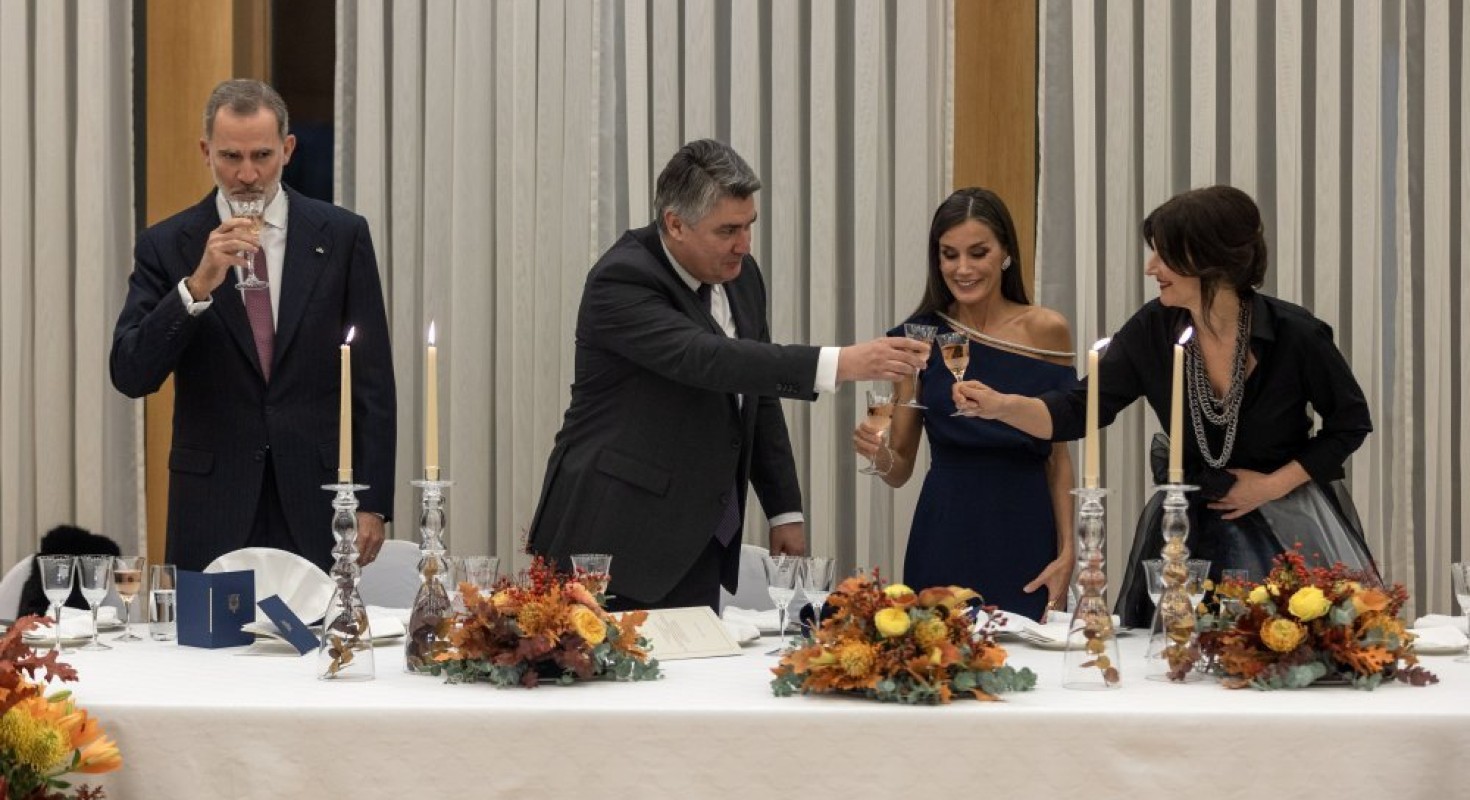 FOTO: Svečana večera za kraljevski par, pogledajte tko je sve nazočio