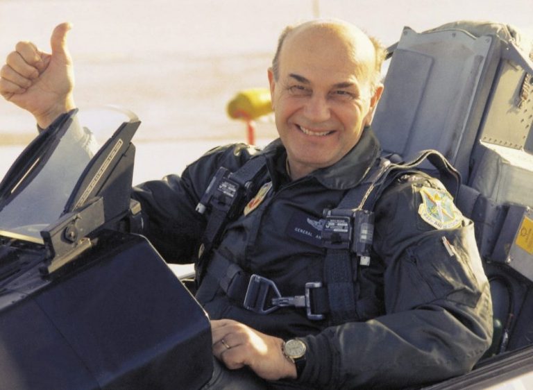 Preminuo general Anton Tus