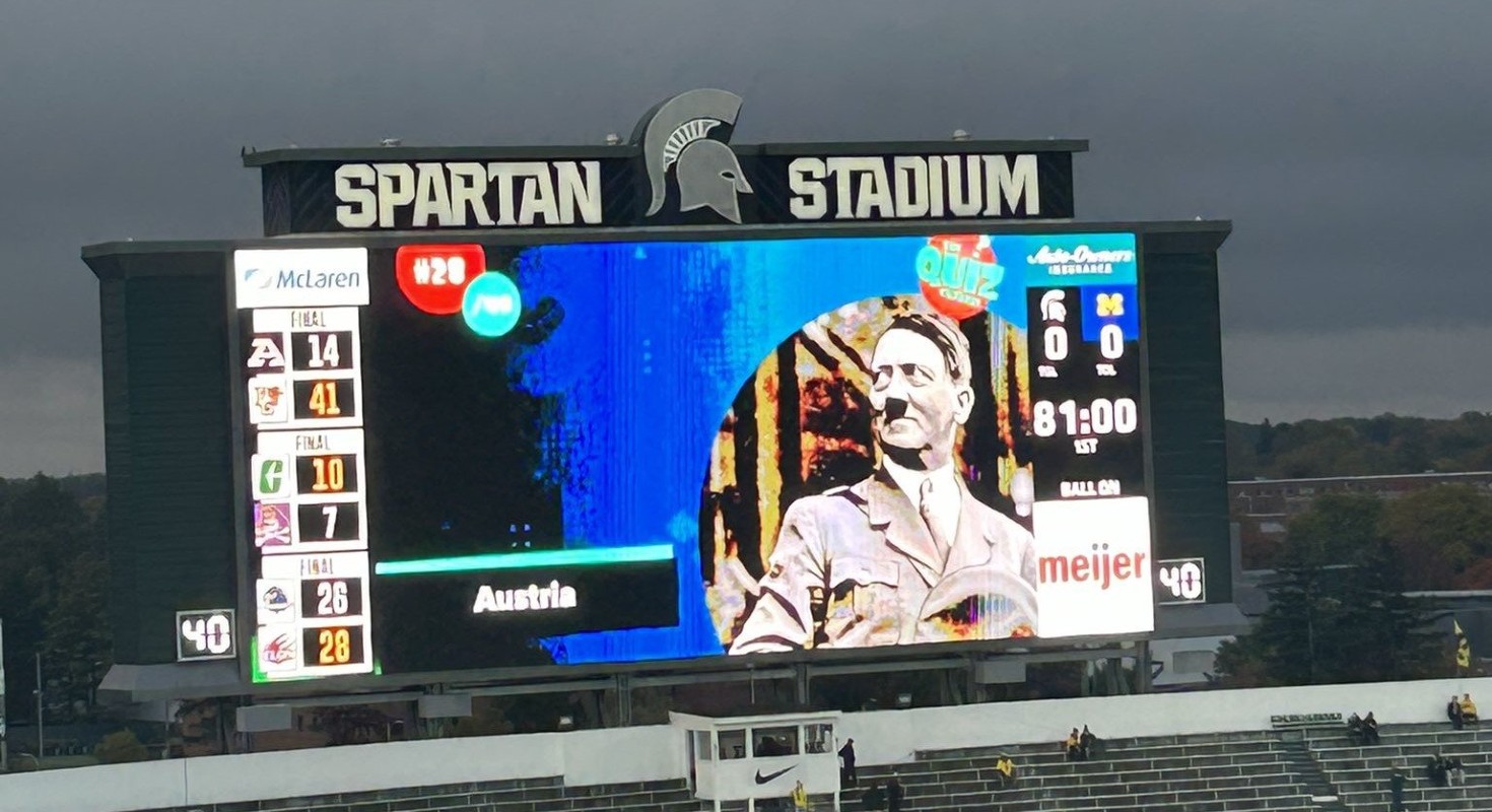 Slika Adolfa Hitlera na stadionu u SAD-u: “Duboko žalimo…”