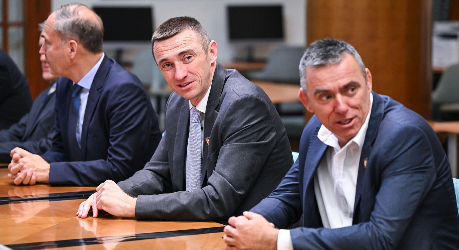 Penavi na Fejsu pišu da je izdajnik, drugi ga hvale: “Važno je da nema ...