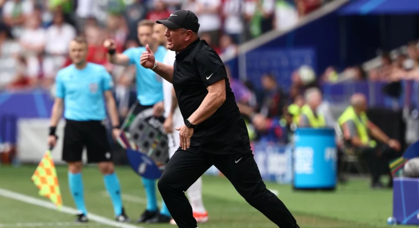 Ipak je snimljen trenutak kad je Matjaž Kek dobio crveni karton