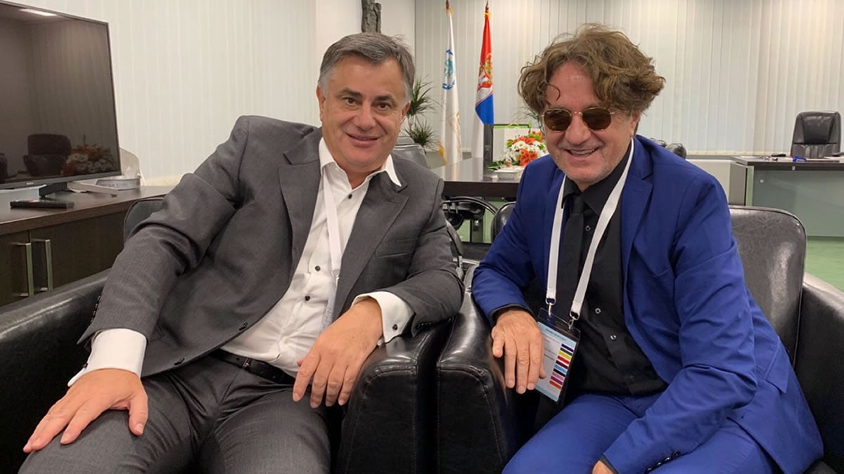 Menadžer Adis Gojak je kreten mjeseca. Nek odu pjevat u Srebrenicu!