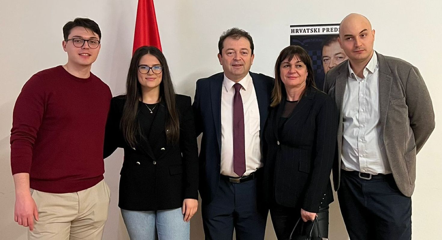 Jonjić objavio fotku s obitelji: “Rezultati izbora poražavajući su za ...