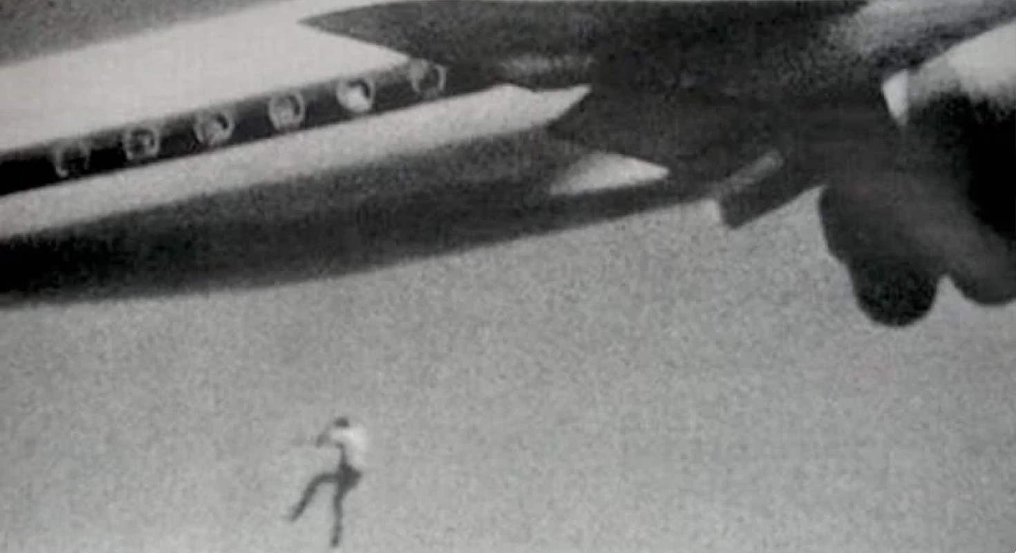 Šokantna istina iza fotografije dječaka koji pada iz aviona ...