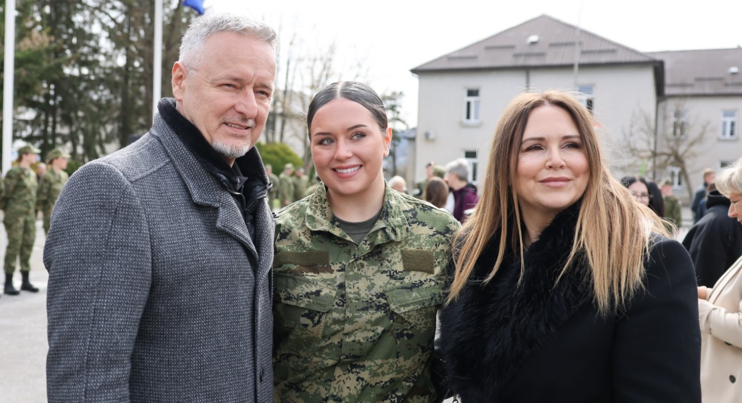 FOTO Thompsonova kći u vojničkoj odori. Danas je prisegnula u Požegi